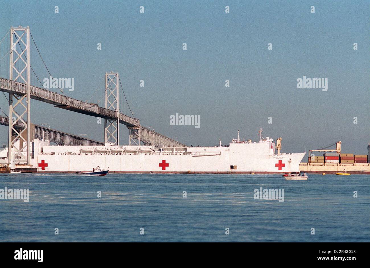 US Navy USNS Comfort leaves Baltimore harbor Stock Photo - Alamy