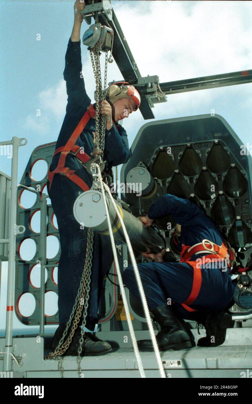 US Navy USS Kitty Hawk Fire Controlmen Stock Photo - Alamy