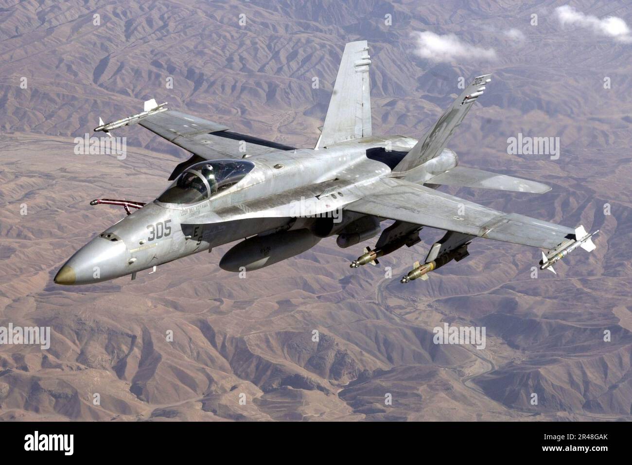 US Navy U.S. Navy F-A-18 prepares for aerial refueling Stock Photo - Alamy