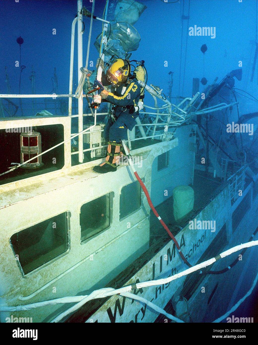 US Navy Navy deep sea diver Stock Photo - Alamy