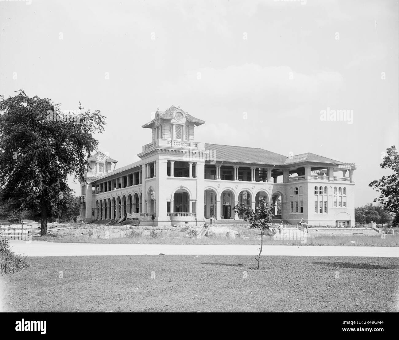Detroit renaissance construction hi-res stock photography and images ...
