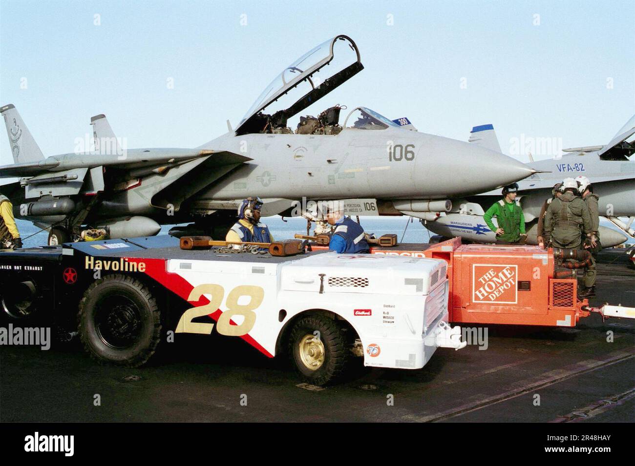 US Navy NASCAR teams-up with Navy Stock Photo - Alamy