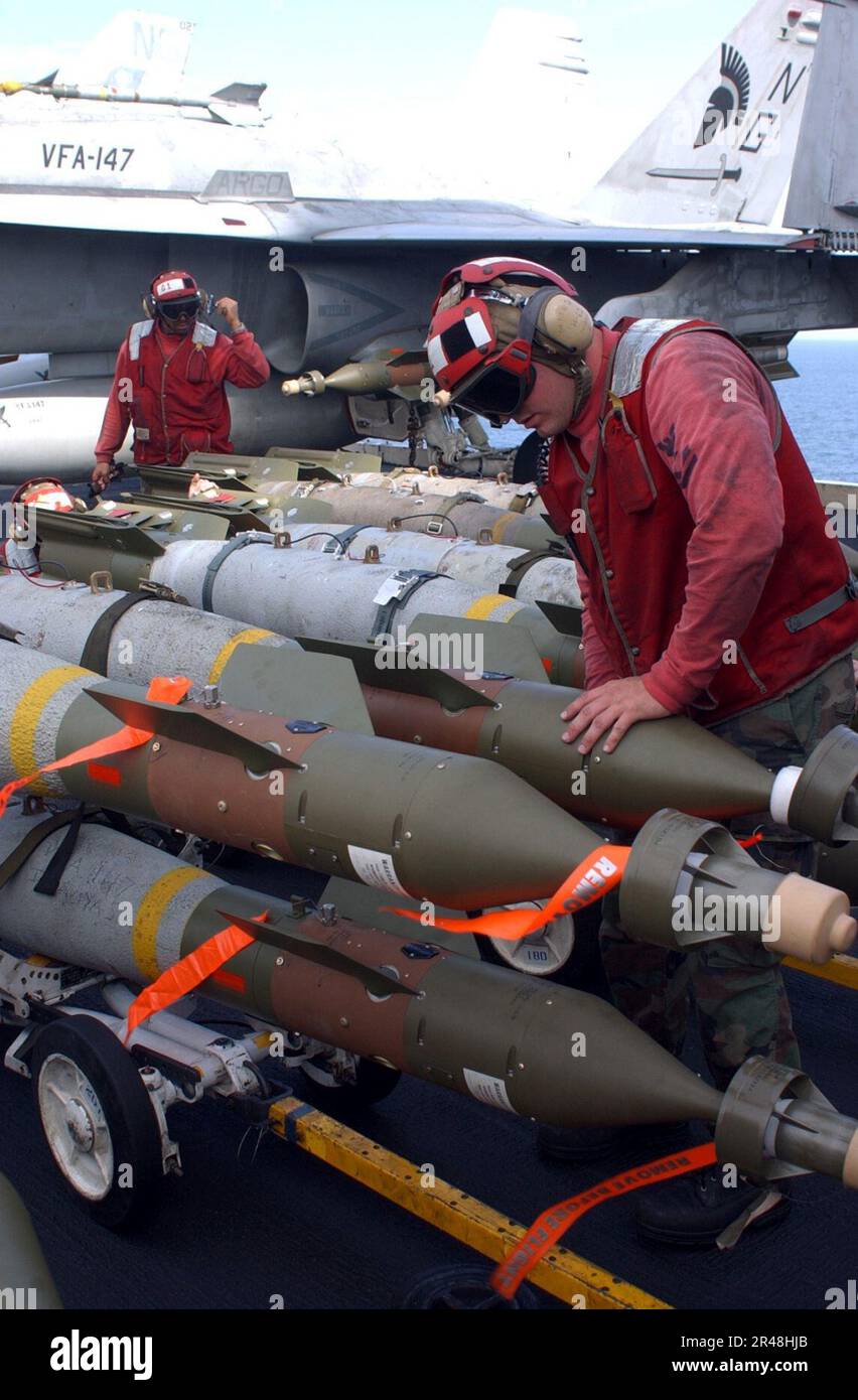 US Navy Loading bombs on aircraft at sea Stock Photo - Alamy