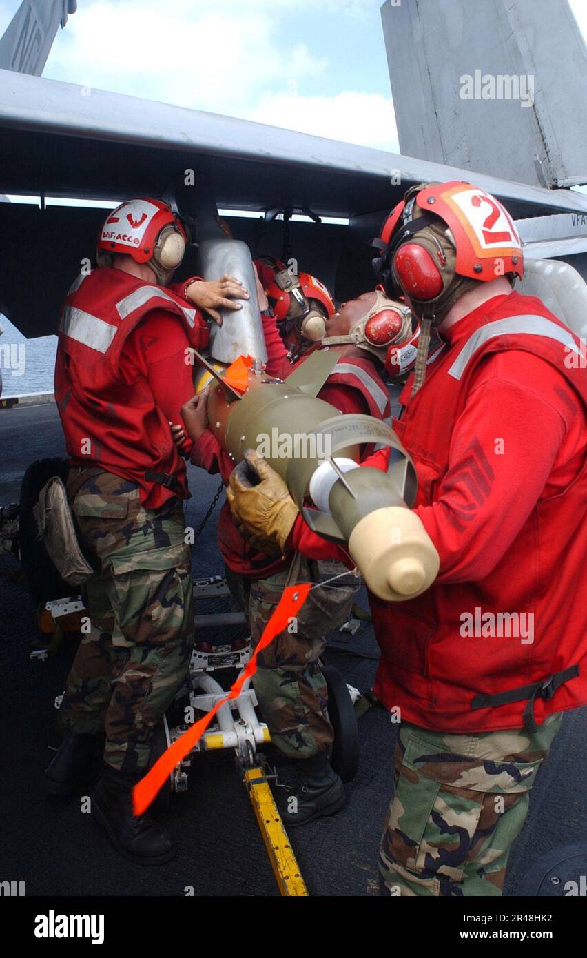 US Navy Loading bombs on aircraft at sea Stock Photo - Alamy