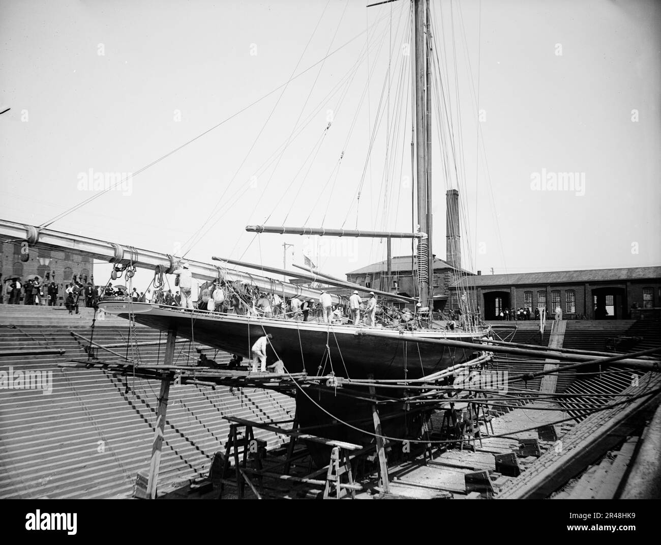 Valkyrie III in Erie Basin, 1895 Aug 24. Unsuccessful British ...