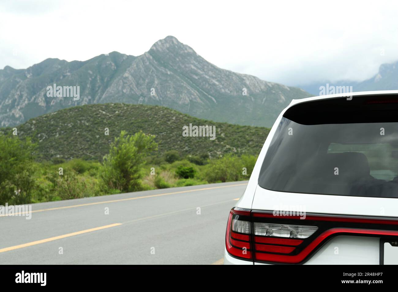 Car headlights in the mountains hi-res stock photography and images - Alamy