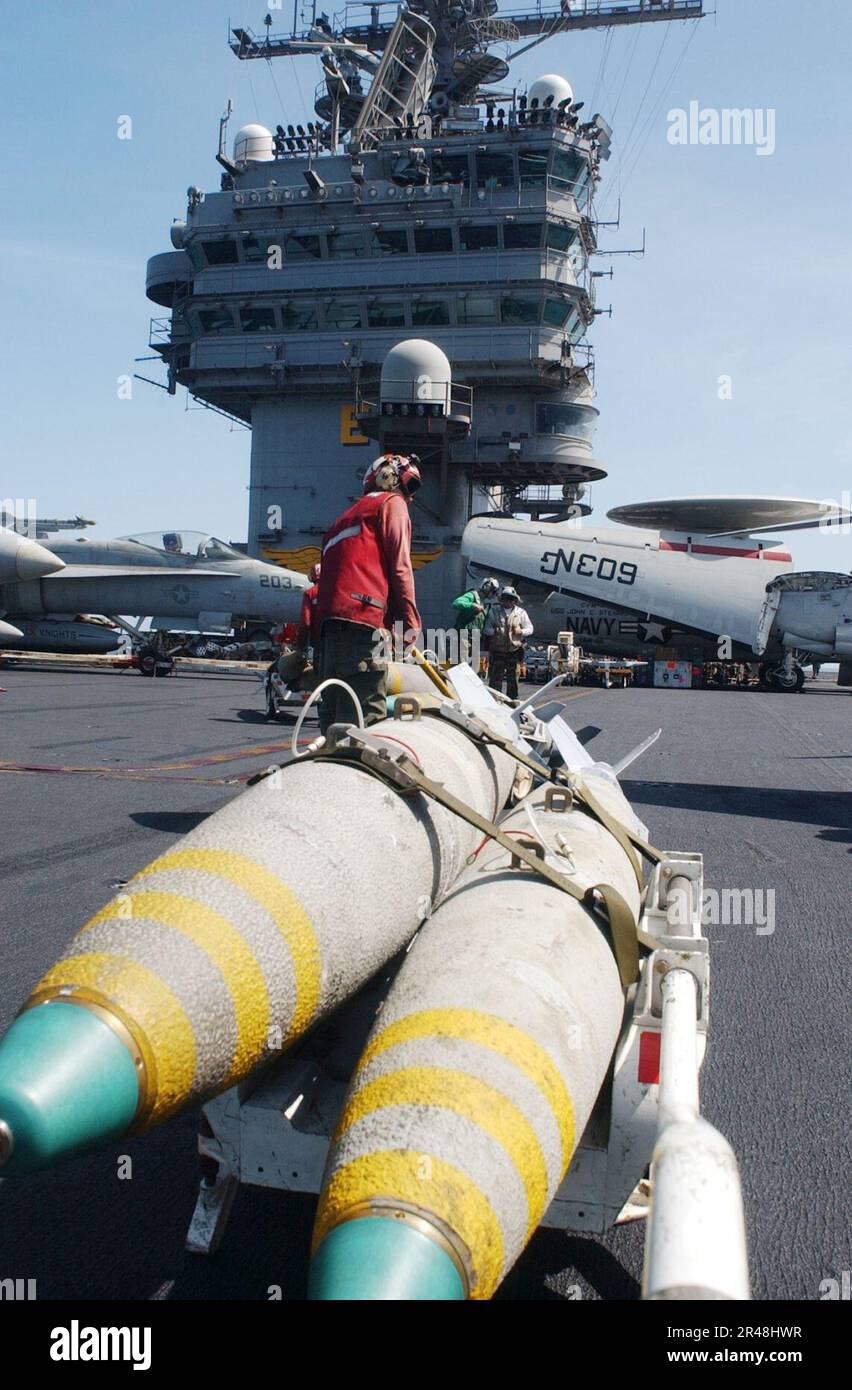 US Navy BLU-111 penetrator Stock Photo - Alamy