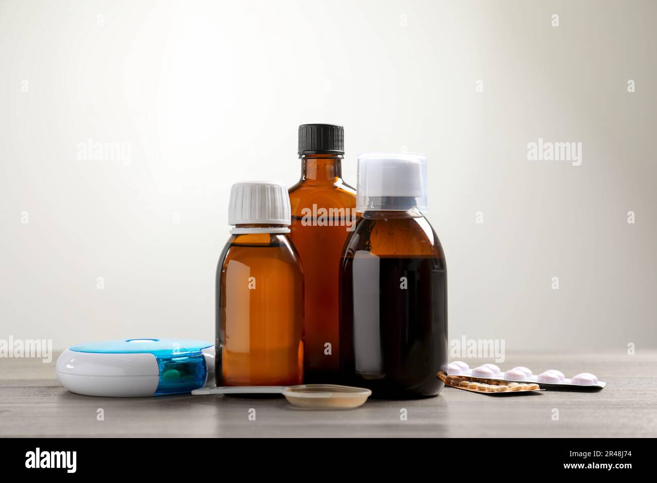 Dosing spoon plastic hi-res stock photography and images - Alamy