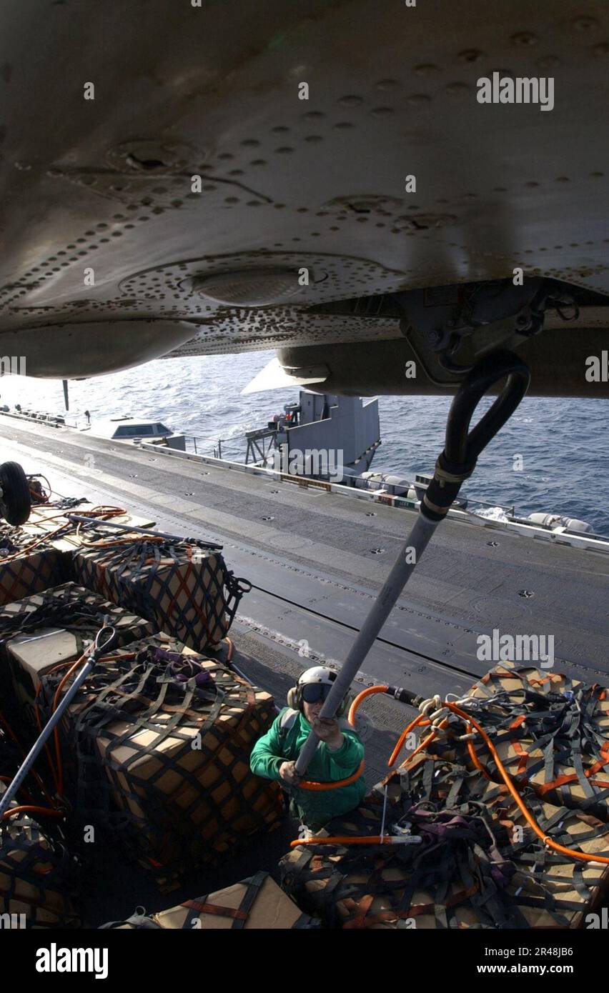US Navy VERTREP from CVN 74 flight deck Stock Photo - Alamy