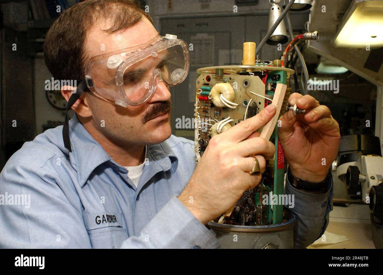 US Navy USS Washington - RFTS cleaning Stock Photo - Alamy
