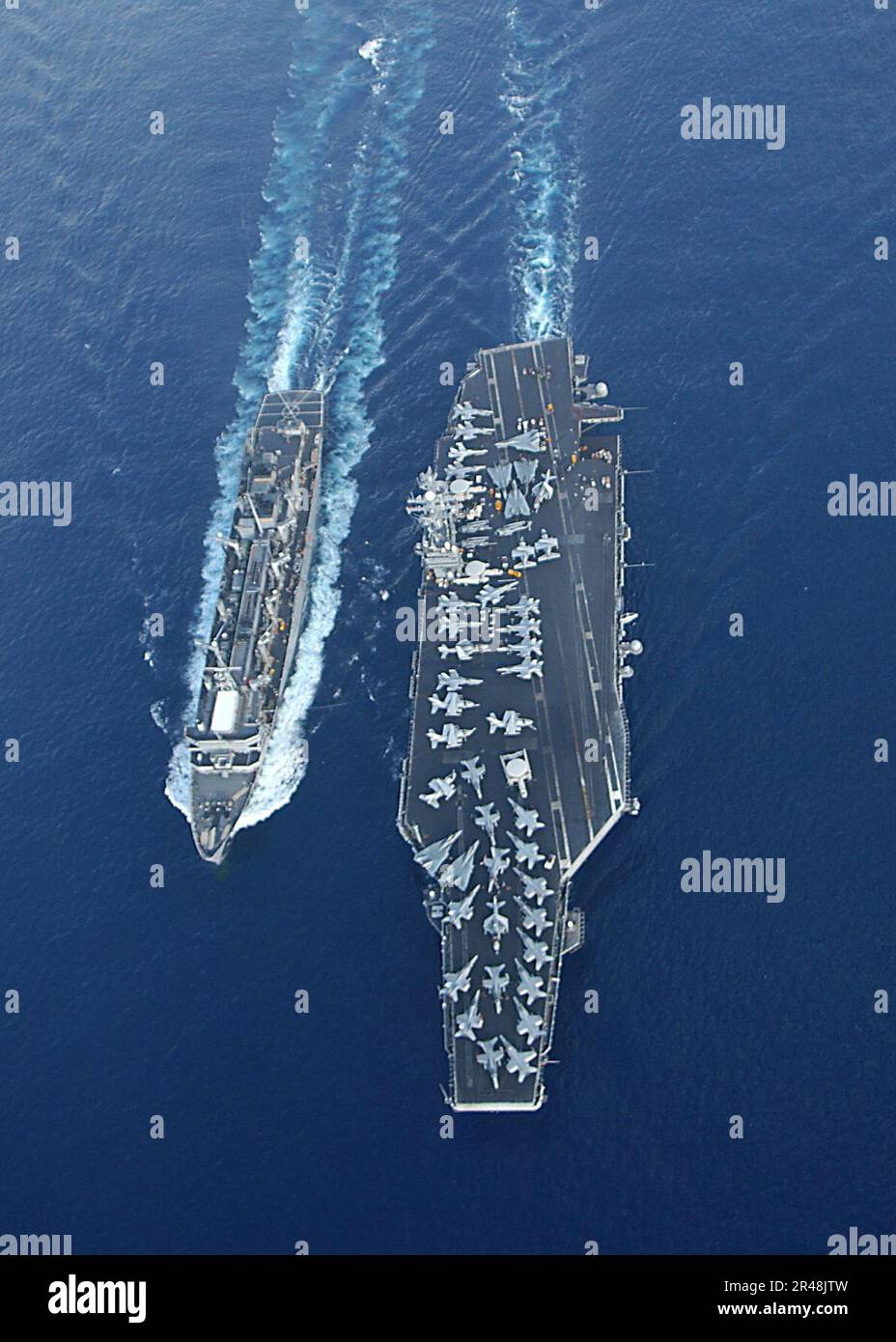 US Navy USS Washington - unrep Stock Photo - Alamy