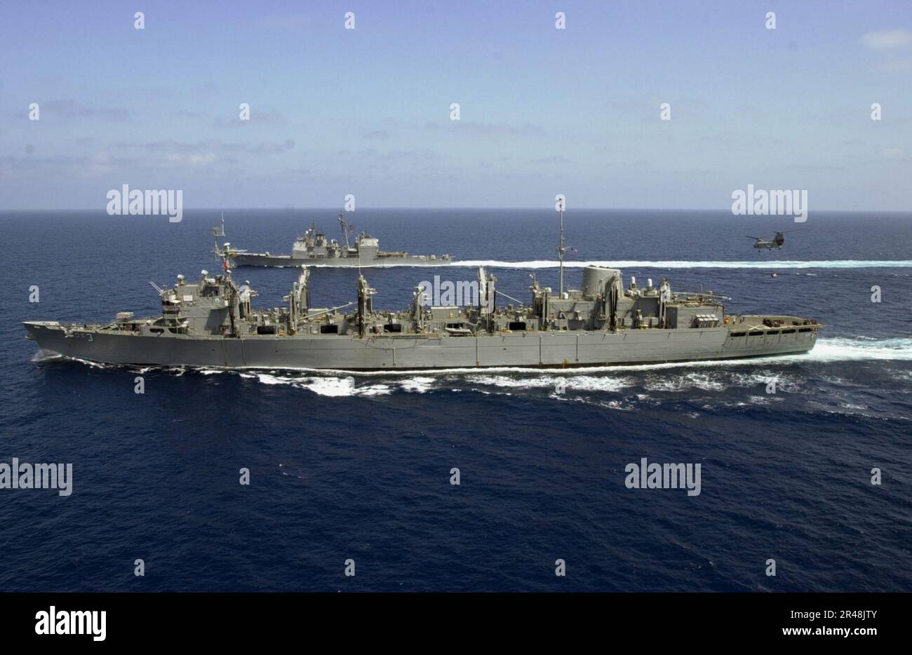 US Navy USS Seattle - unrep Stock Photo - Alamy