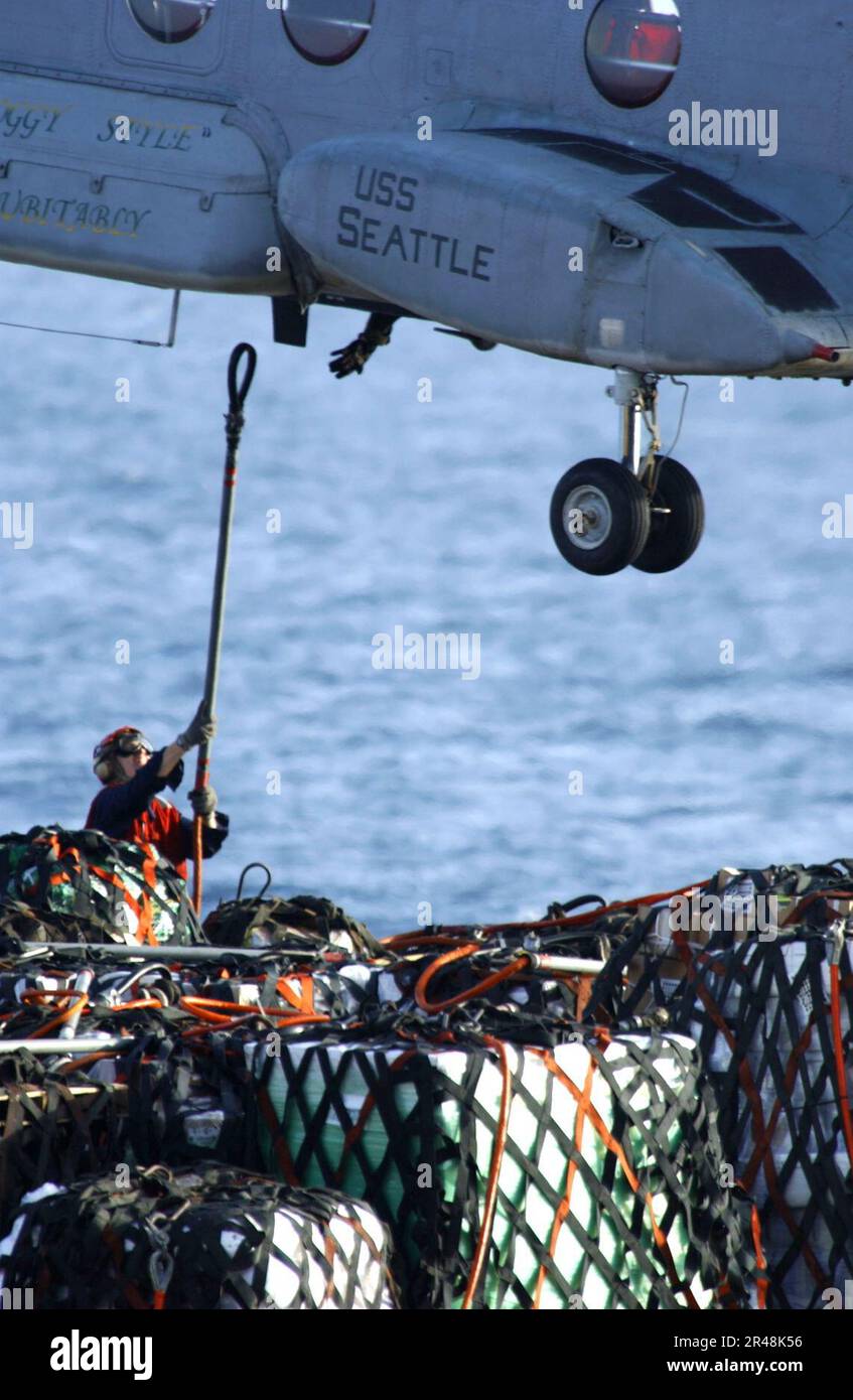 US Navy USS Stennis - vertrep Stock Photo - Alamy