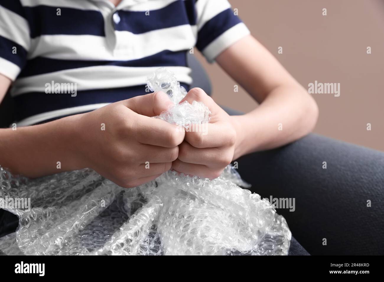 Boy bubble wrap hi-res stock photography and images - Alamy
