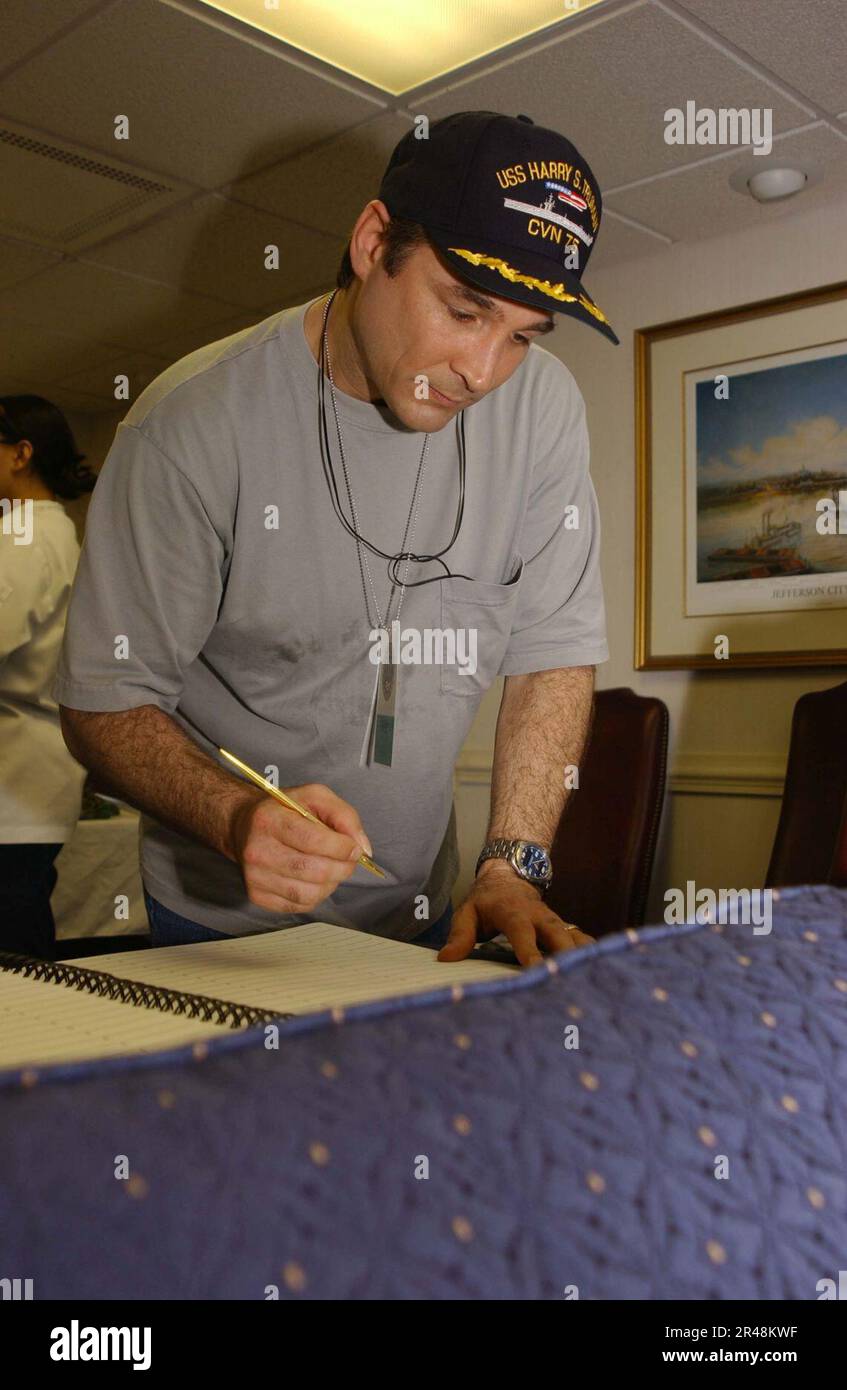 US Navy Singer Clint Black Stock Photo - Alamy