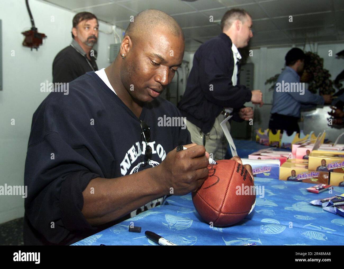 US Navy Sports star Bo Jackson visits the crew aboard the amphibious ...