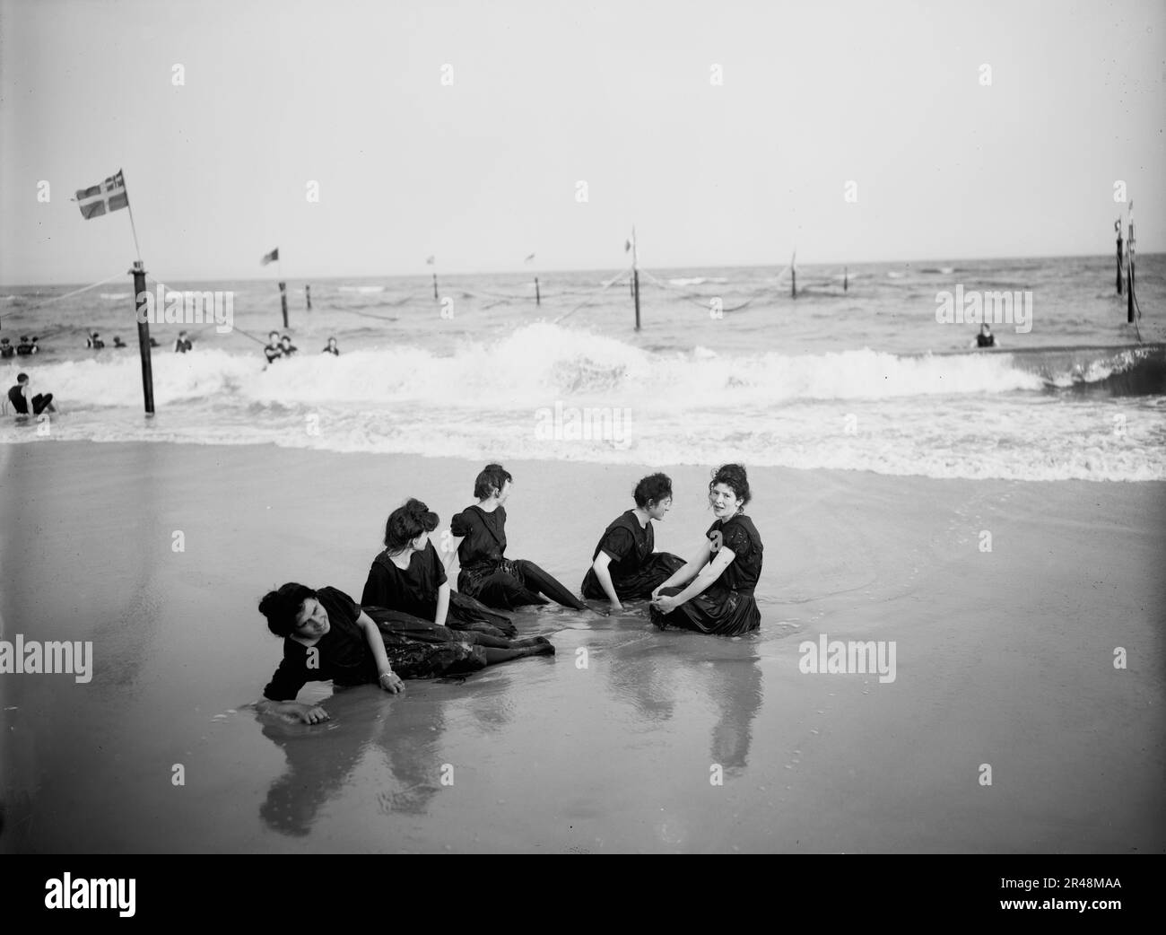 Beach fashion 1900 hi-res stock photography and images - Alamy