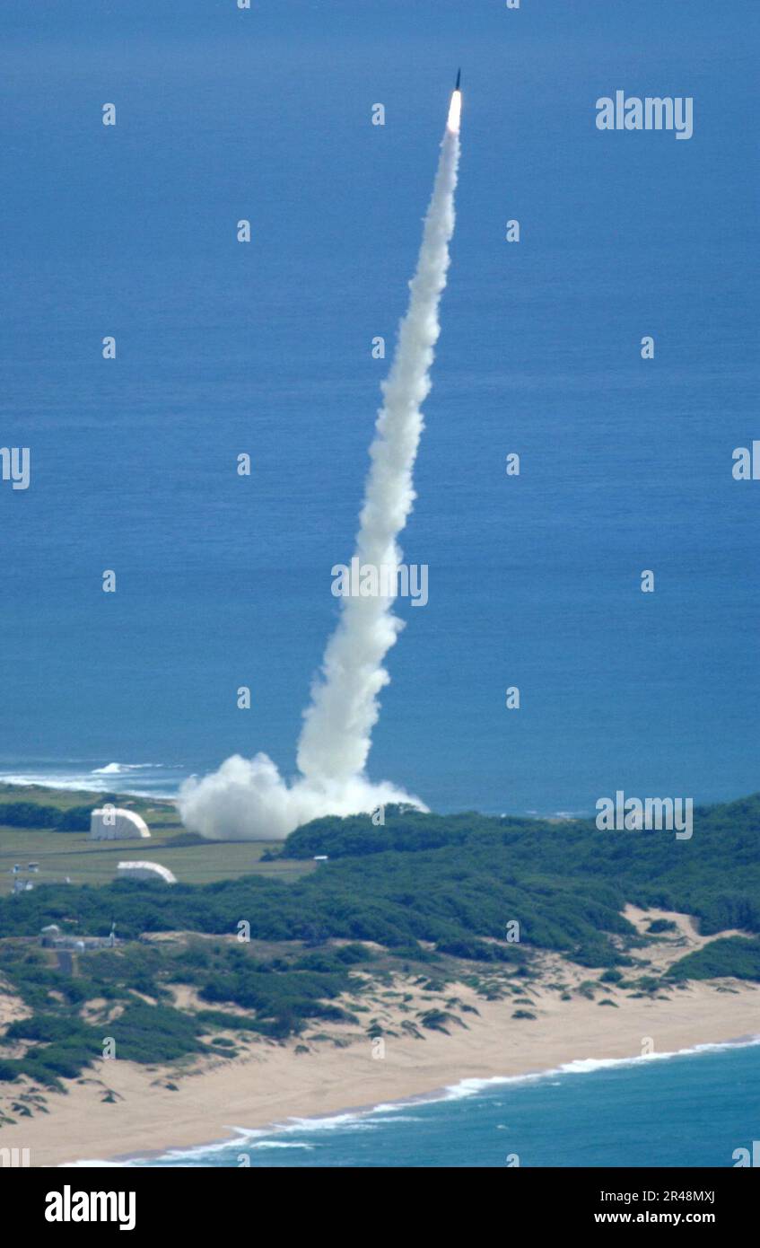 US Navy SM-3 missile launch Stock Photo - Alamy