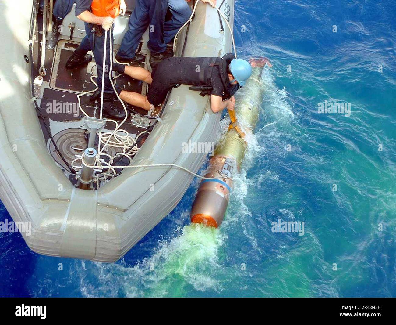 US Navy Boat crew retrieves an inert MK-46 torpedo Stock Photo - Alamy
