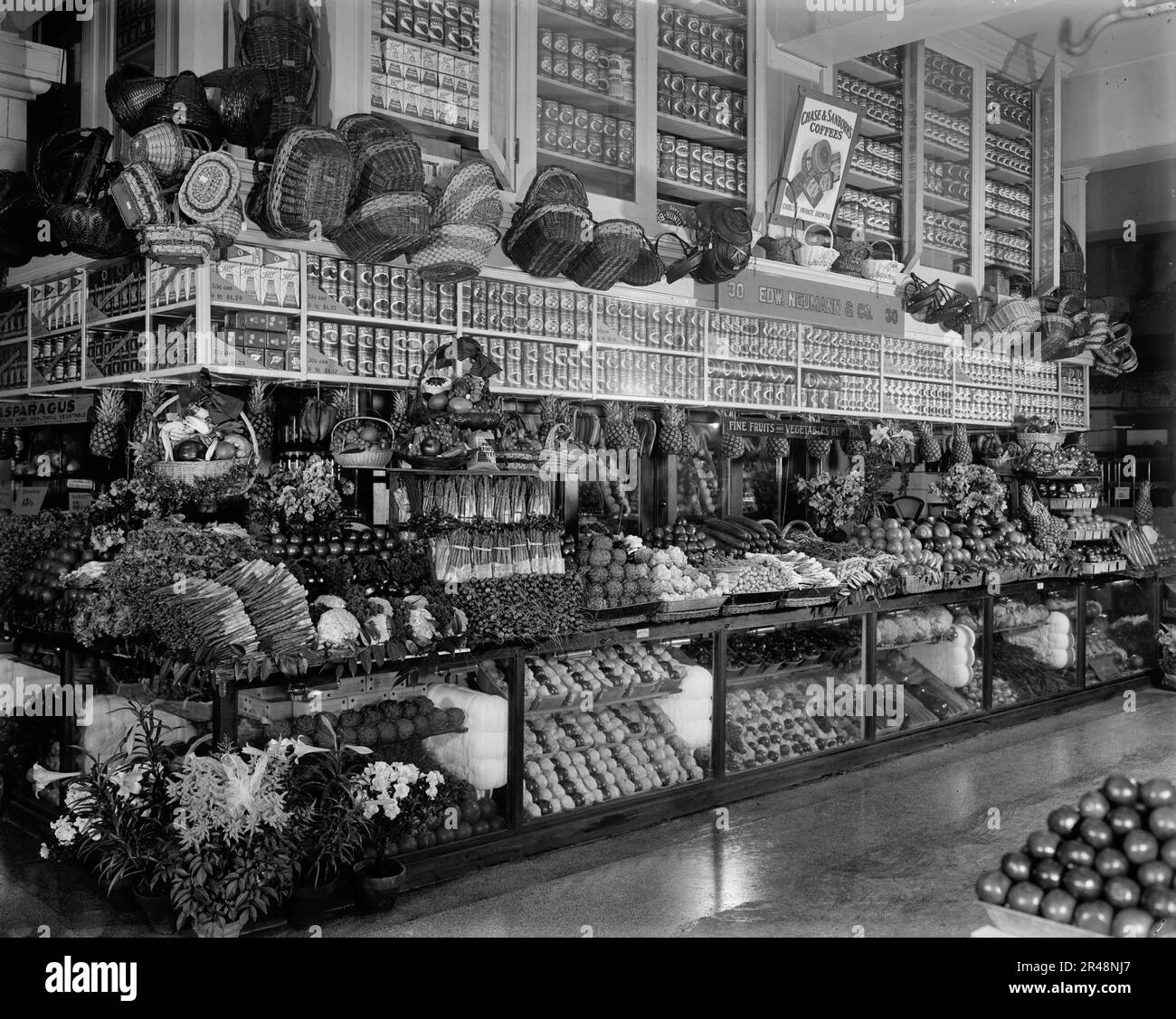1910s grocery store hi-res stock photography and images - Alamy