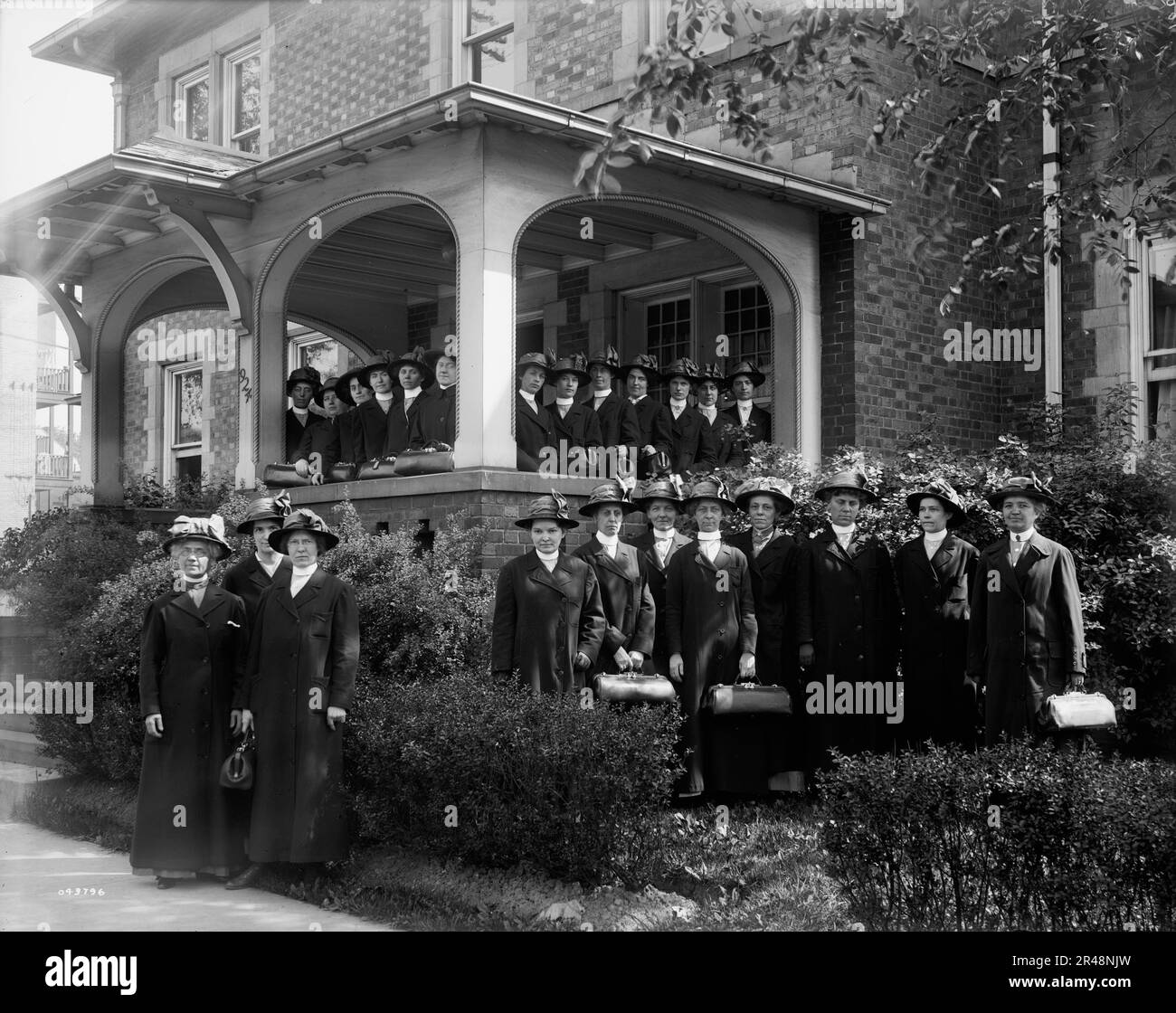 Historic group portrait showing hi-res stock photography and images - Alamy