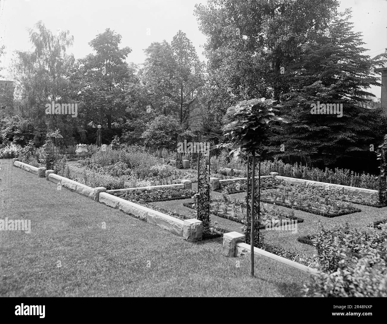 Residence of Mrs. Franklin H. Walker, garden, Detroit, Mich., between ...