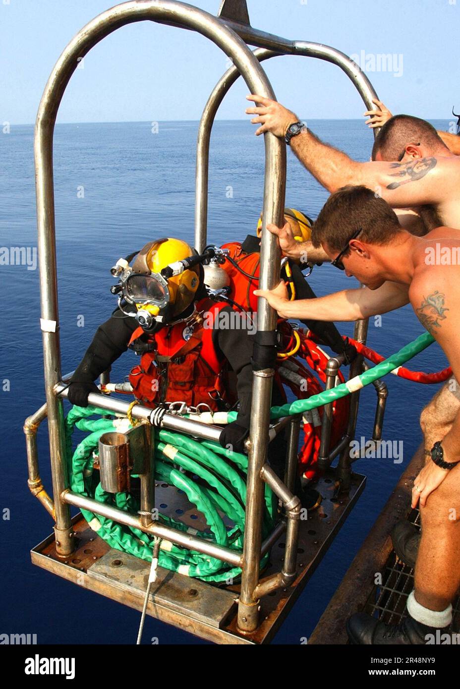 US Navy Divers prepare to enter the Water Stock Photo - Alamy