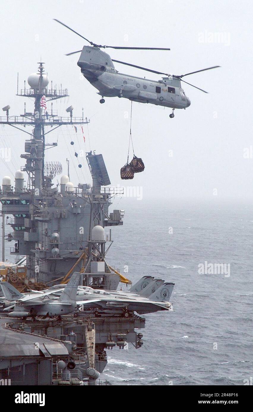 US Navy Vertrep Stock Photo - Alamy