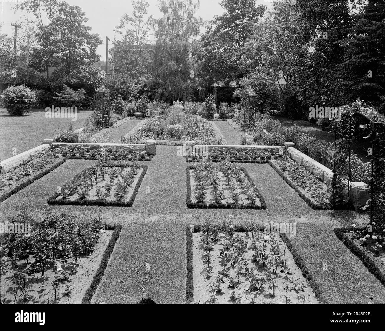 Residence of Mrs. Franklin H. Walker, garden, Detroit, Mich., between ...