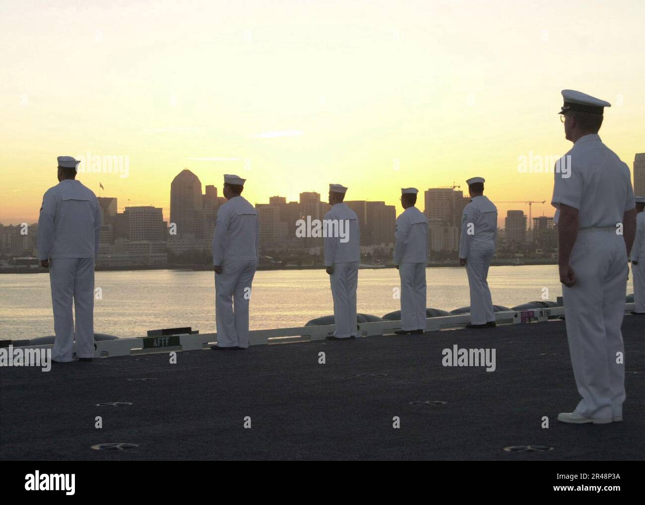 US Navy Sailors man the rails aboard USS Abraham Lincoln (CVN 72 Stock ...