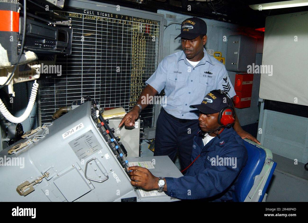 Us navy refresher training hi-res stock photography and images - Alamy