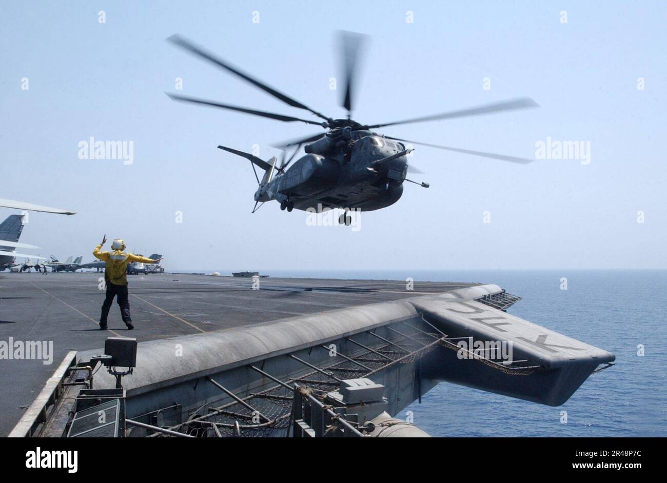 US Navy An MH-53E Sea Dragon helicopter leave the flight deck aboard CV 67 Stock Photo - Alamy