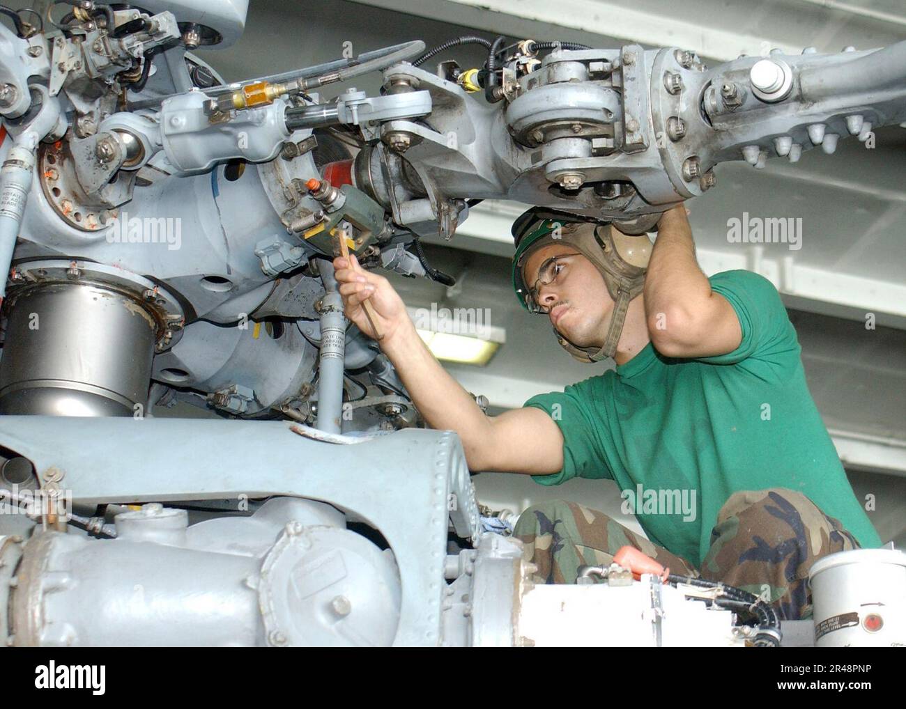 US Navy Sailor cleans rotor blades of SH-60 Seahawk Stock Photo - Alamy