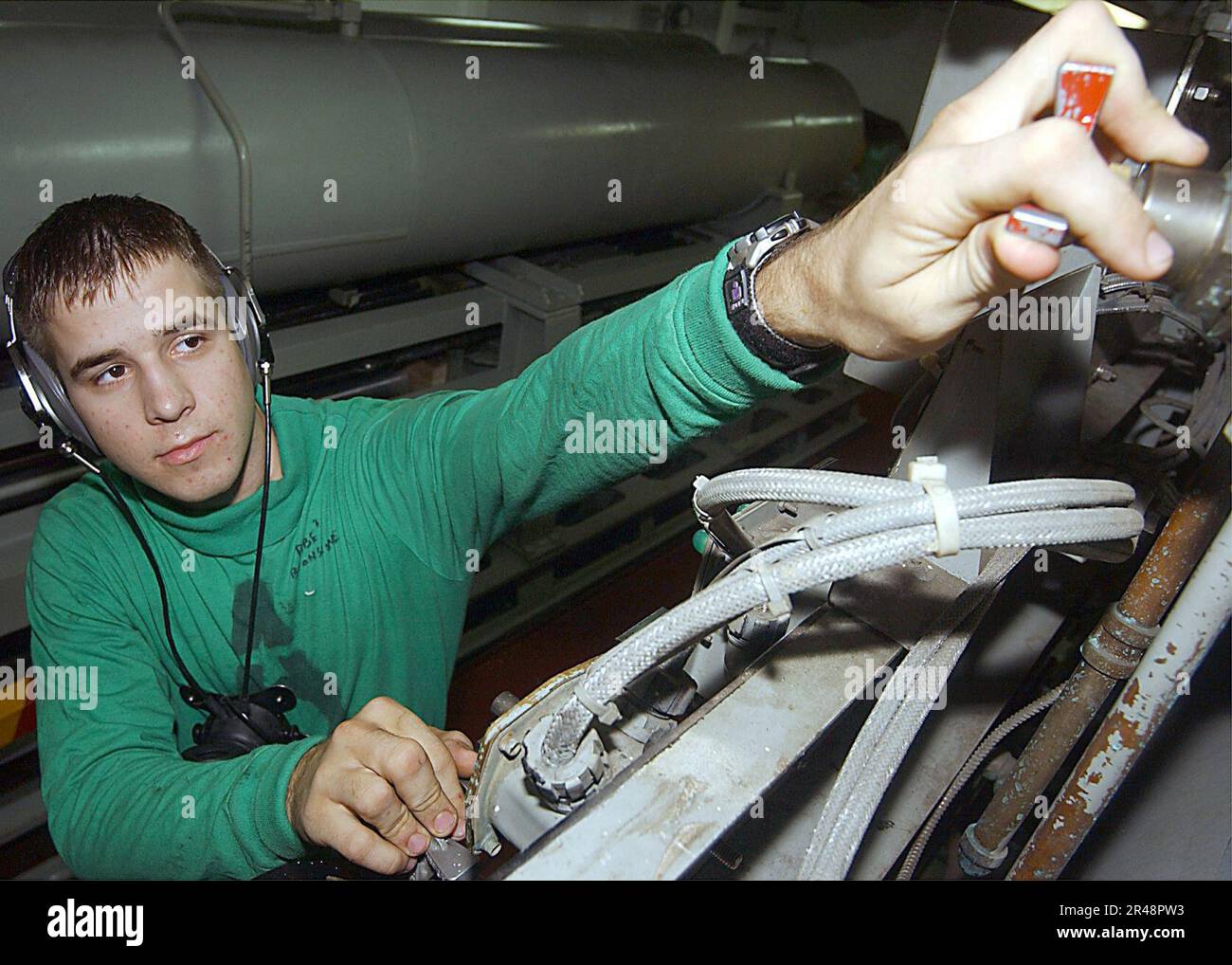 US Navy Sailor keeps watch over the arresting gear engine Stock Photo ...