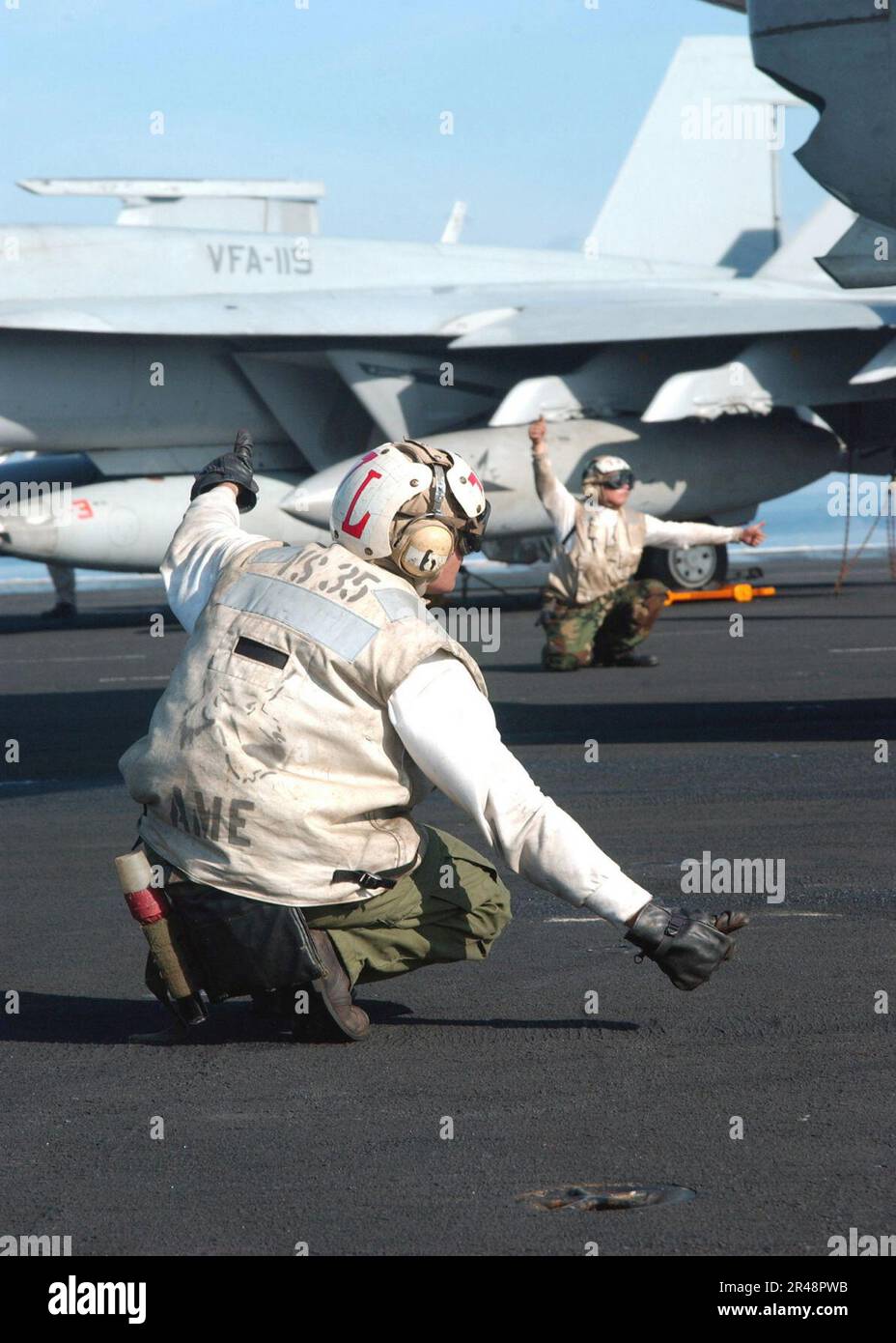 US Navy Sailors make safety checks on S-3B Stock Photo - Alamy