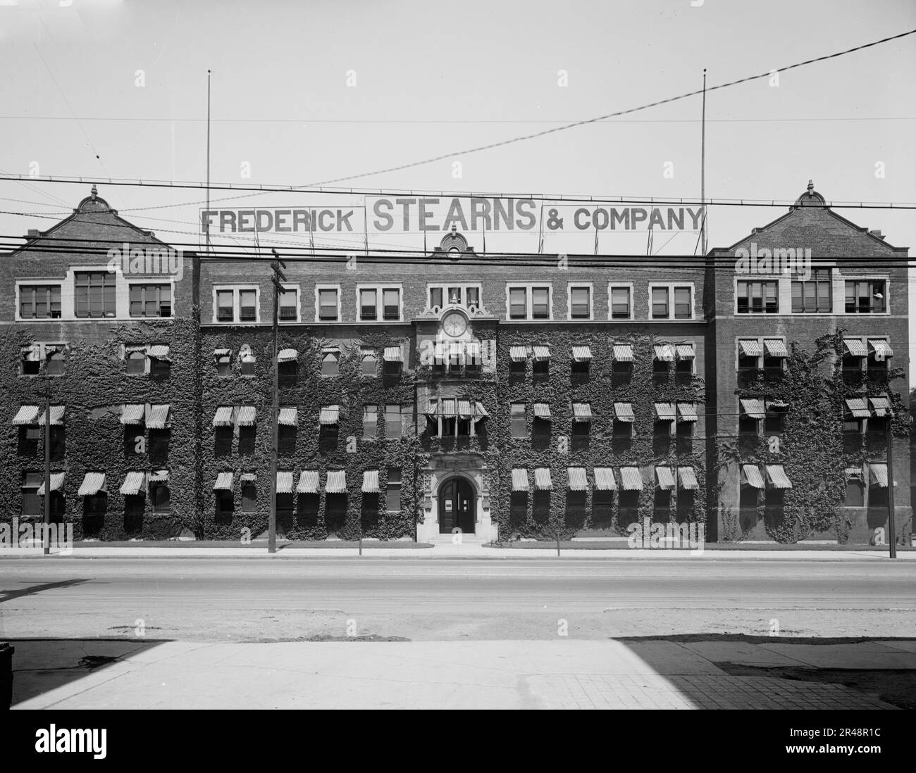 Fred Stearns lab, Detroit, Mich., between 1910 and 1920 Stock Photo - Alamy
