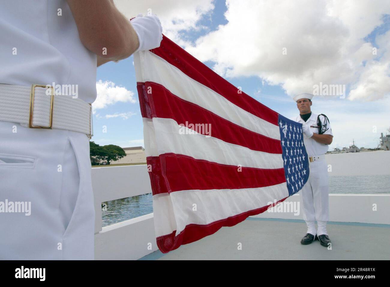 US Navy Sailors assigned to the Ceremonial Guard for Navy Region Hawaii ...