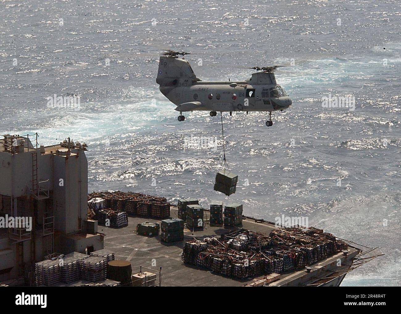 US Navy CH-46 transports ammunition to USNS Supply Stock Photo - Alamy