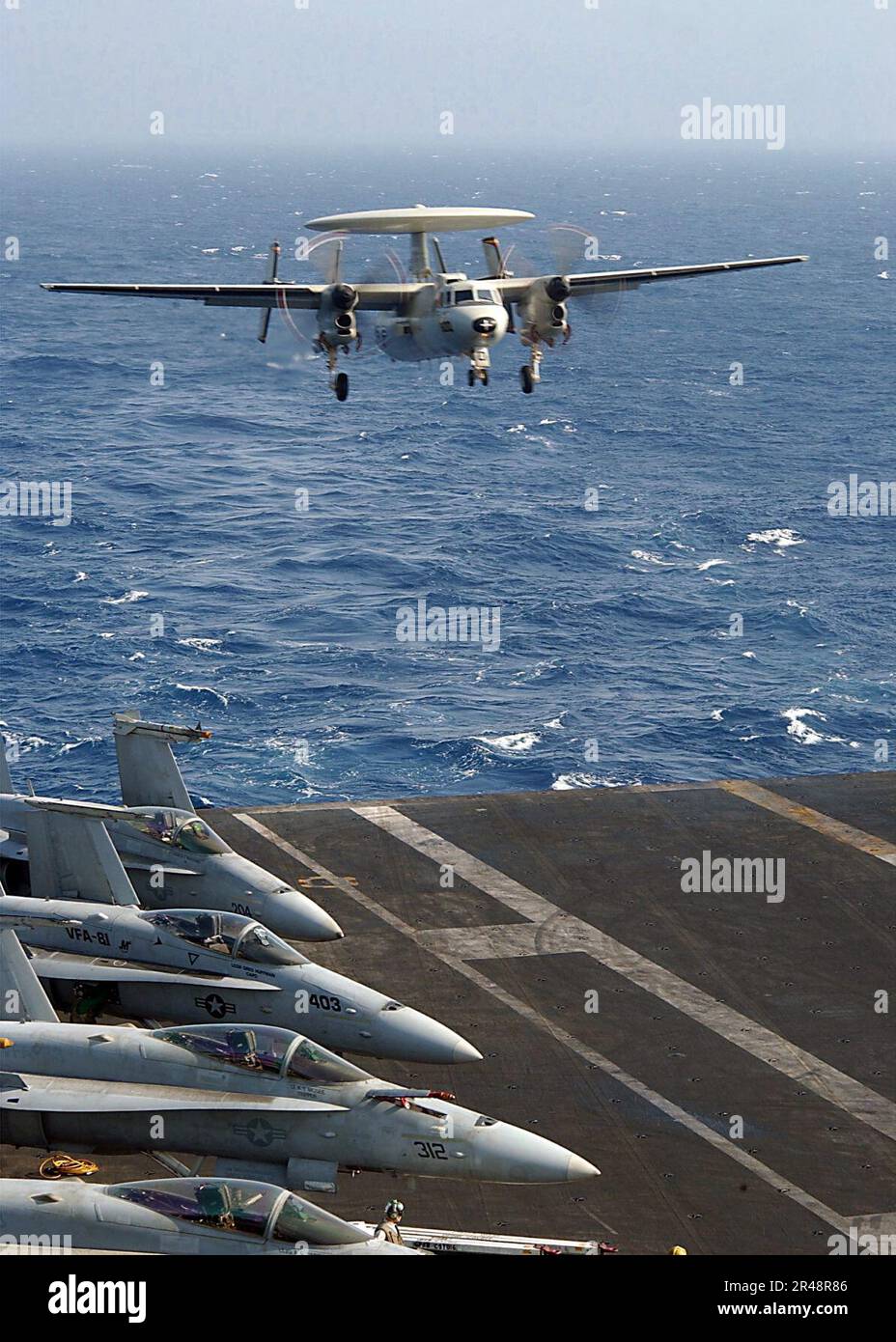 US Navy E-2C makes an arrested landing Stock Photo - Alamy