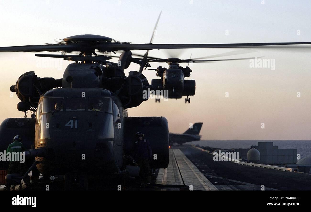 US Navy An MH-53E Stock Photo - Alamy