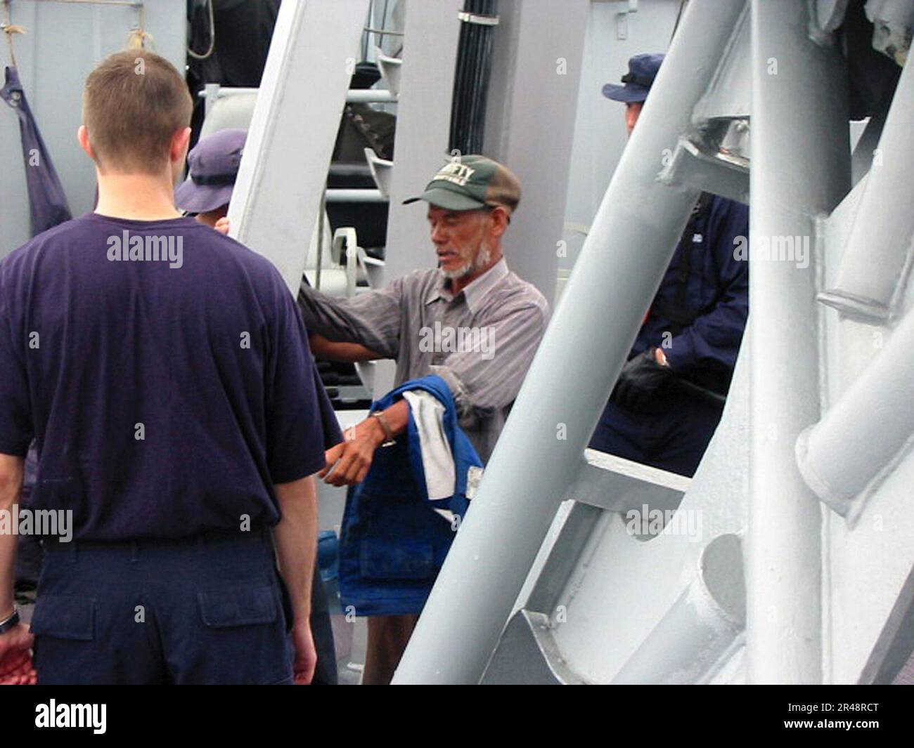 US Navy Rescue at sea by USS McClusky FFG 41 Stock Photo - Alamy