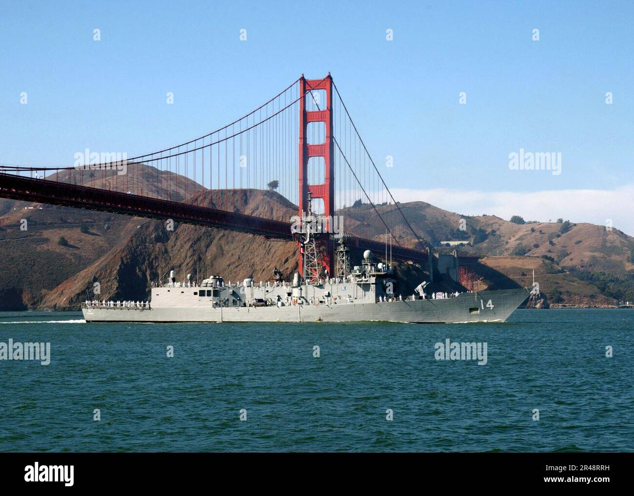 US Navy USS Sides passes under Golden Gate Bridge Stock Photo - Alamy