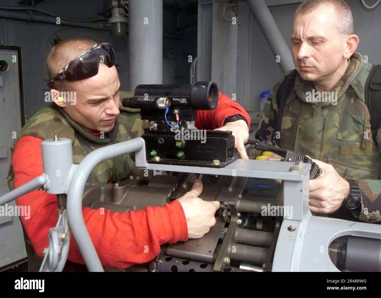 US Navy Readying the .50 cal machine gun Stock Photo - Alamy