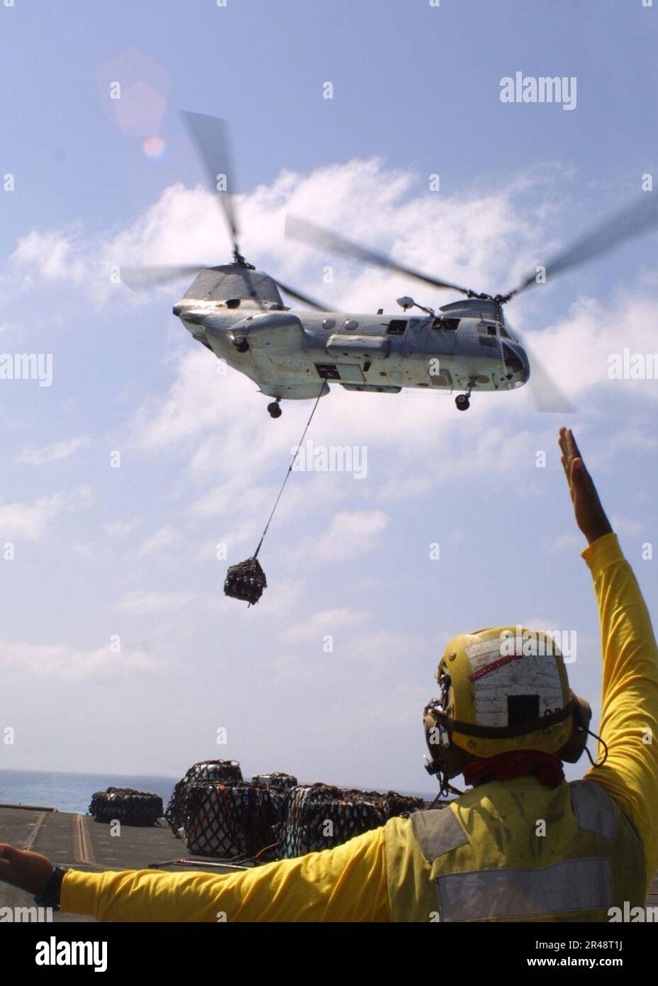 US Navy VERTREP aboard USS Belleau Wood Stock Photo - Alamy