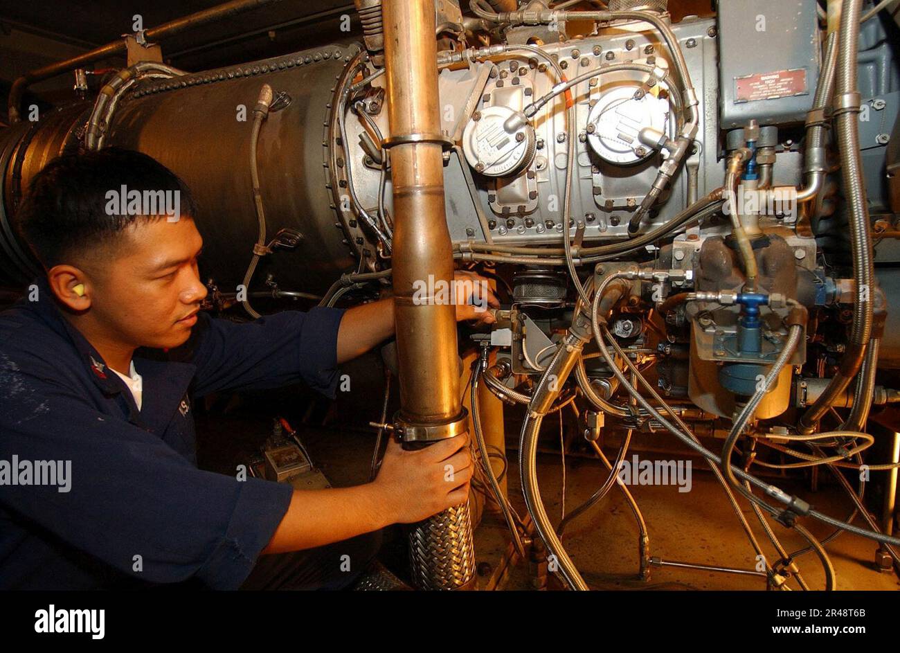 US Navy Gas Turbine Systems Technician Second Class Sherwin Corpuz ...