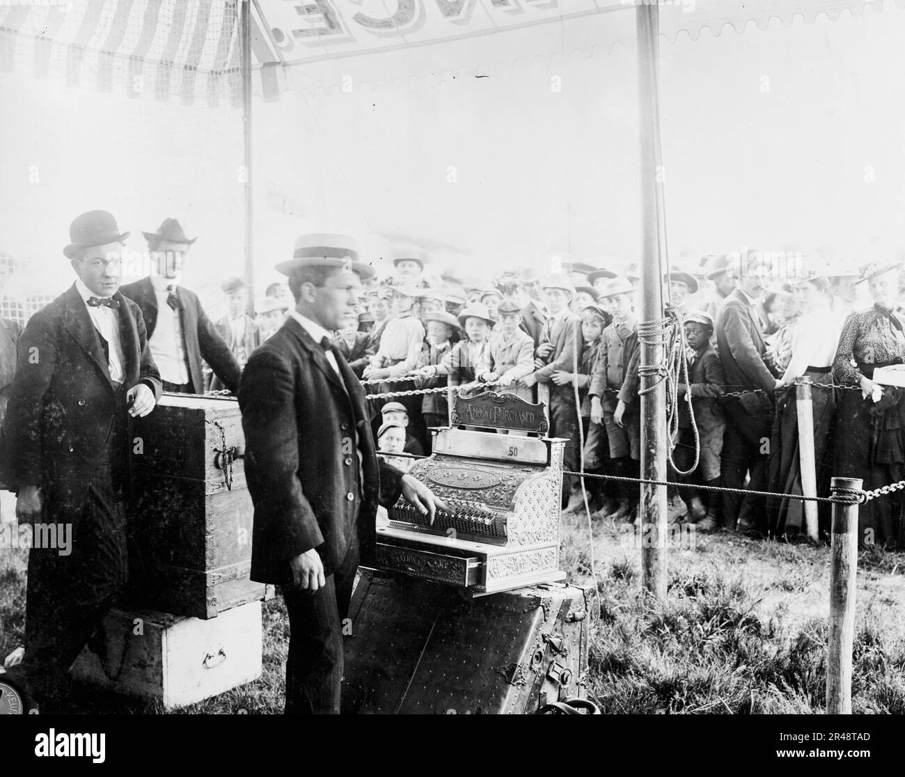Circus ringling barnum bailey Black and White Stock Photos & Images - Alamy