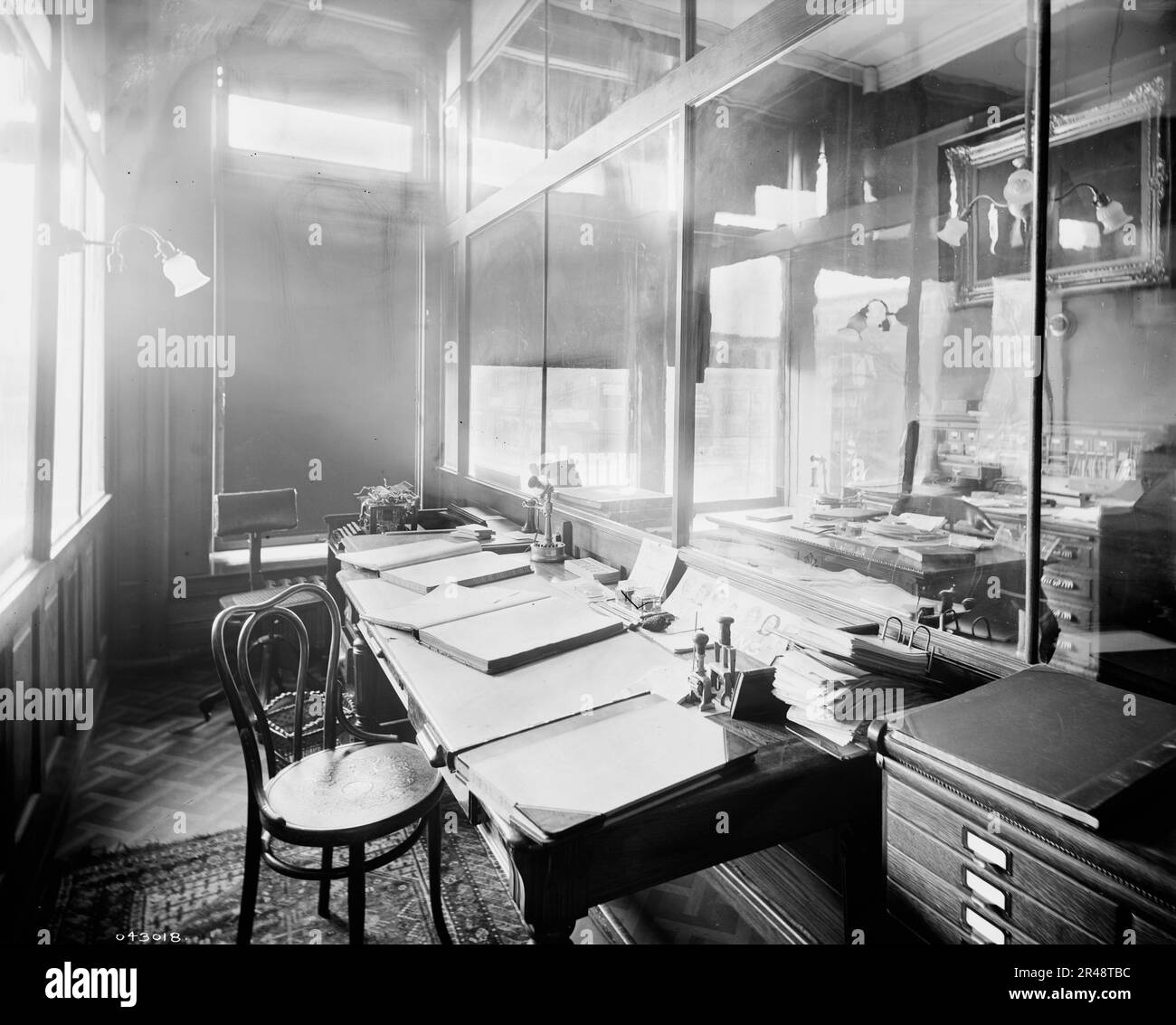 1900 office interior hi-res stock photography and images - Alamy