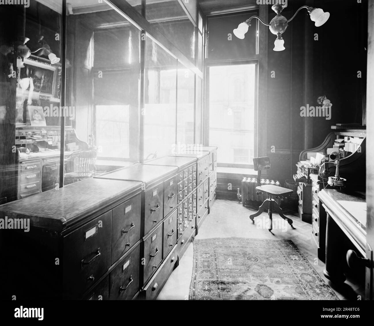 Offices of Mulford & Petry Co., Detroit, Mich., between 1900 and 1910 ...