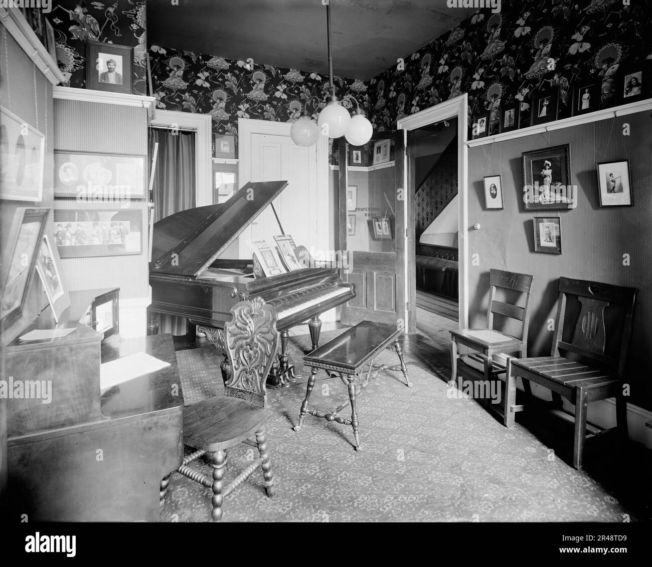 Piano in library music room Black and White Stock Photos & Images - Alamy