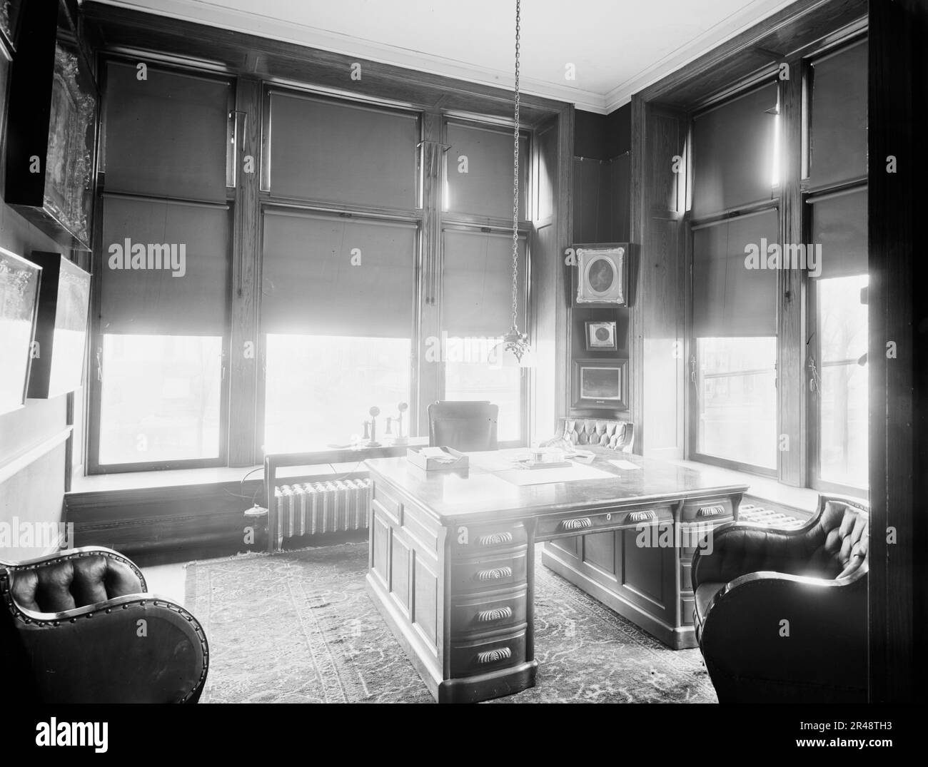 Offices of Mulford & Petry Co., Detroit, Mich., between 1900 and 1910 ...